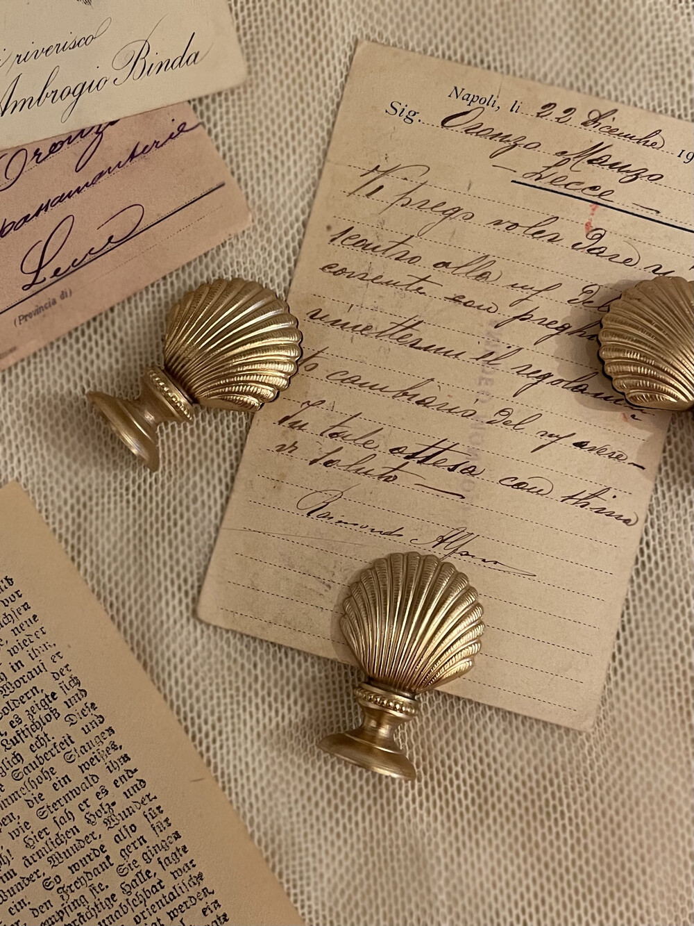 vintage clam shell card holder, Italy