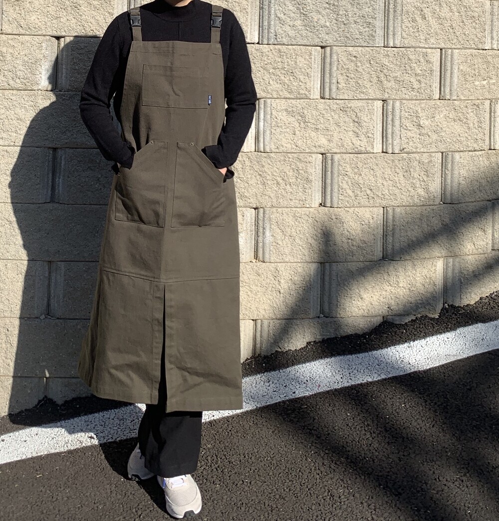 khaki split apron