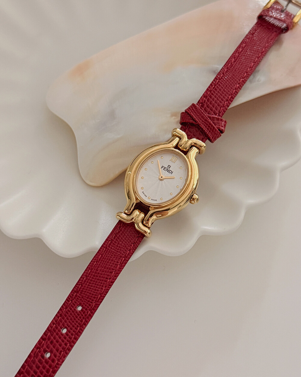 FENDI - Round Case Watch