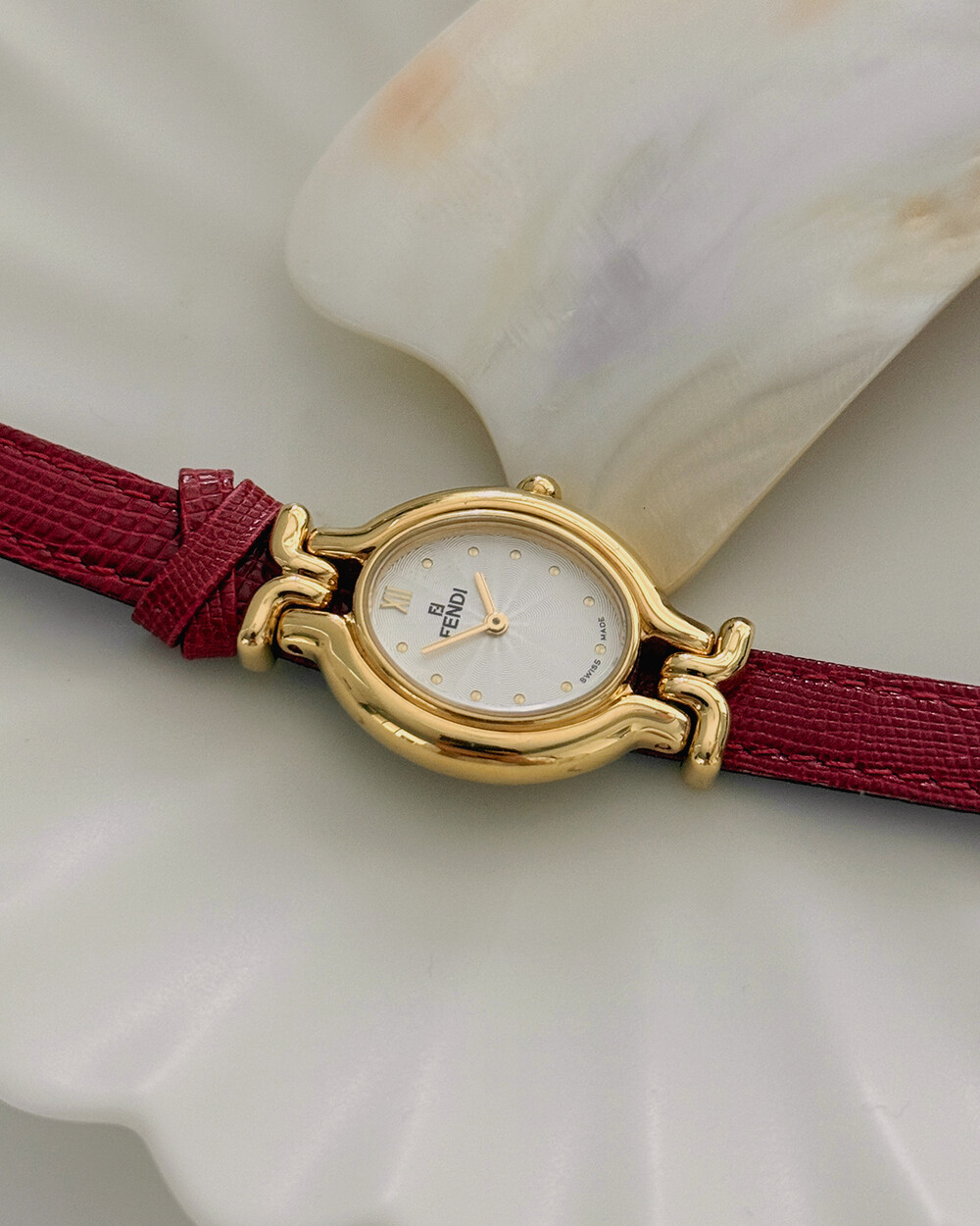 FENDI - Round Case Watch