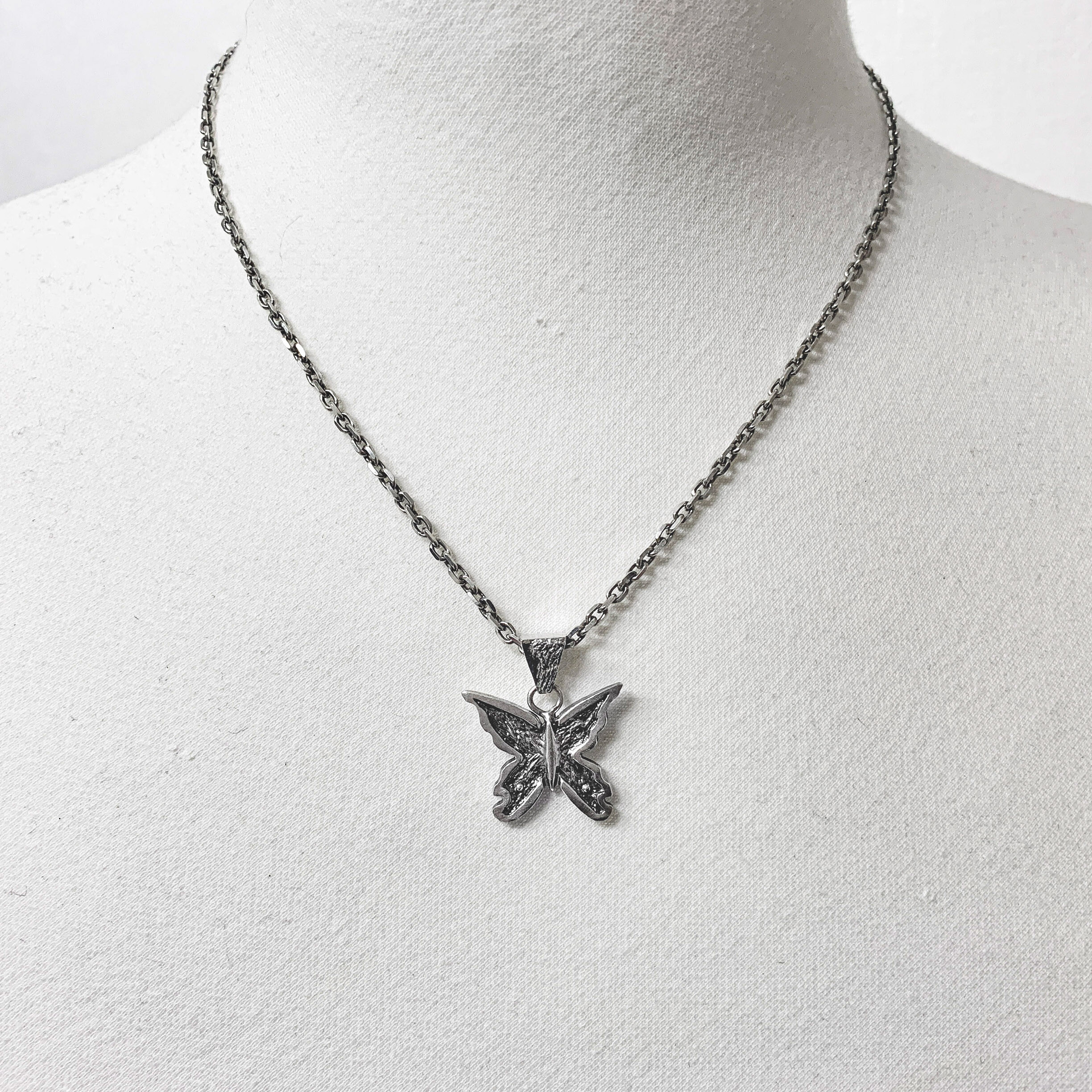 sharp butterfly necklace