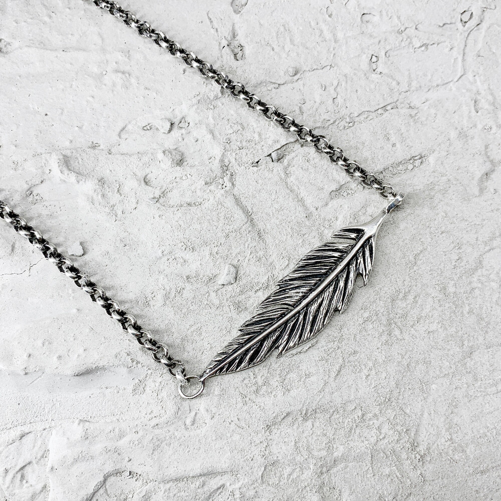 sharp leaf necklace