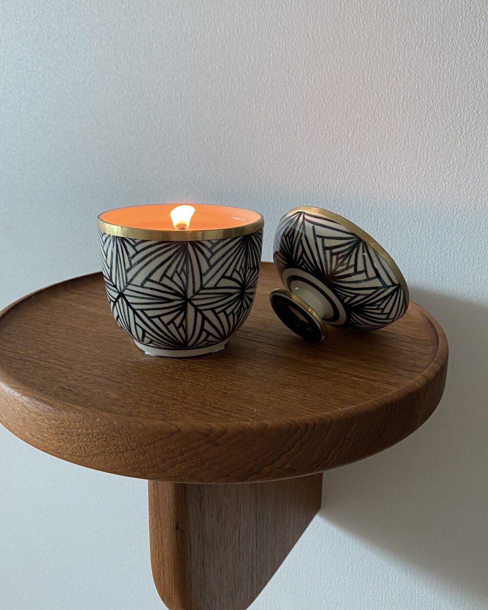 Thaniya_Hand Crafted Ceramic Candle(Tuay)