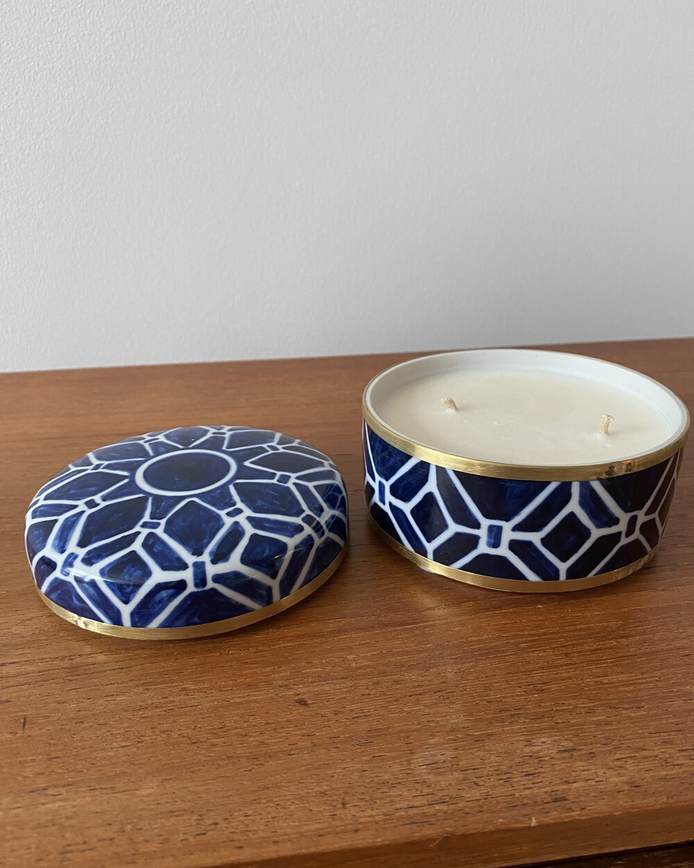 Thaniya_Hand Crafted Ceramic Candles (Cylinder)