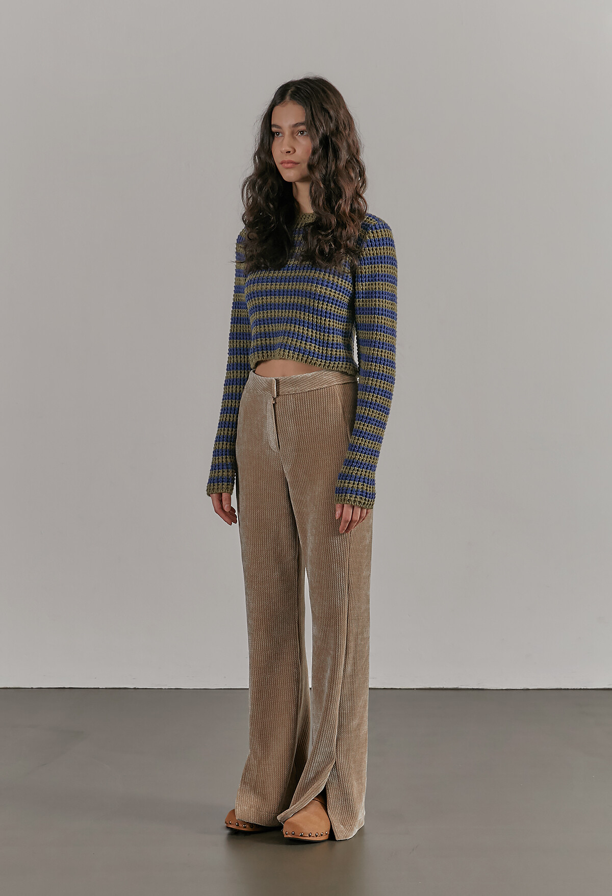 [R902] Crop Dangara Back Button Knit - Khaki