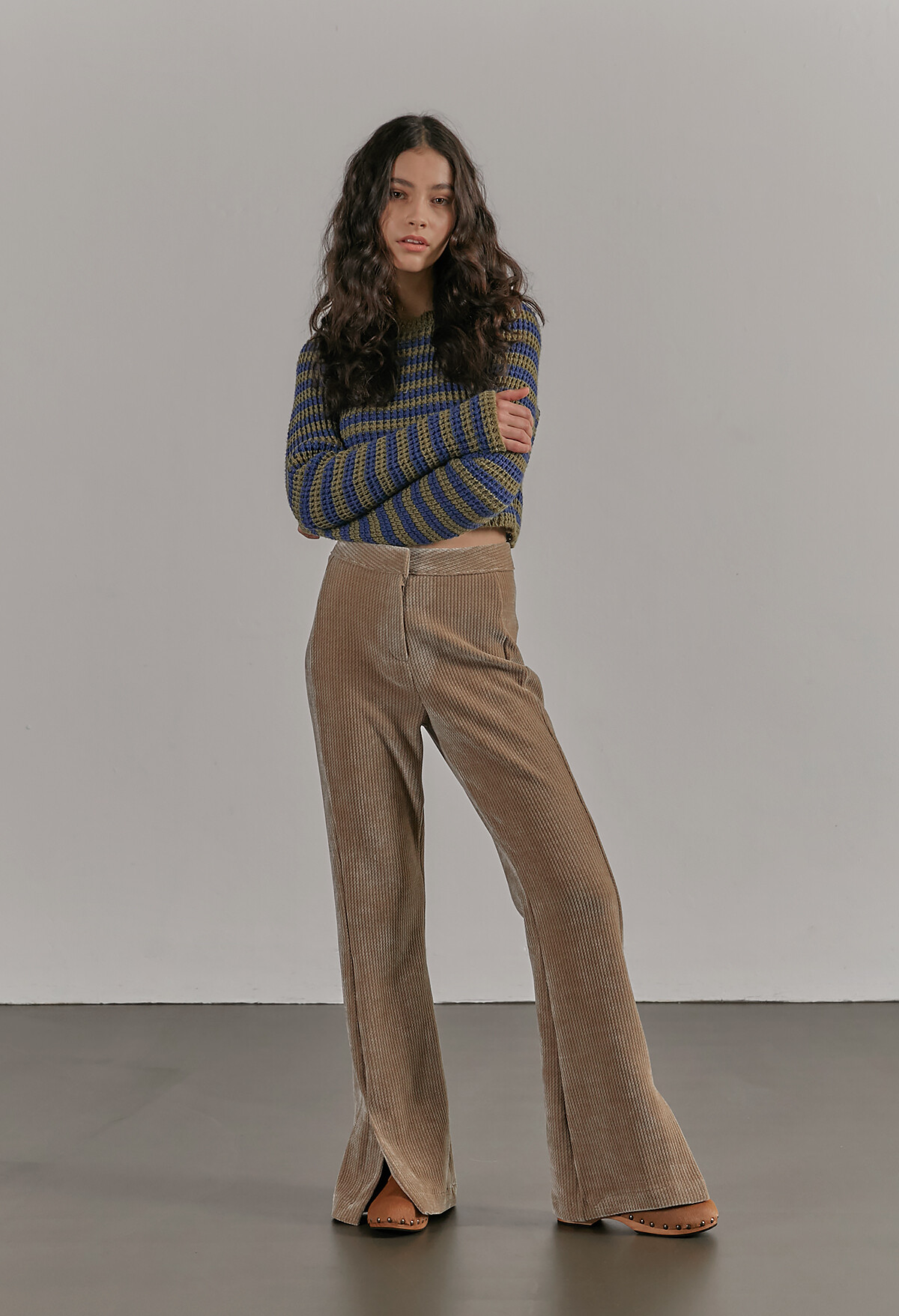 [R902] Crop Dangara Back Button Knit - Khaki