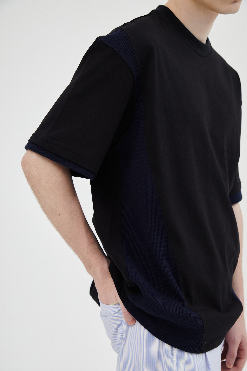 [RESTOCK] SLASHED PANEL T-SHIRTS - NAVY BLACK