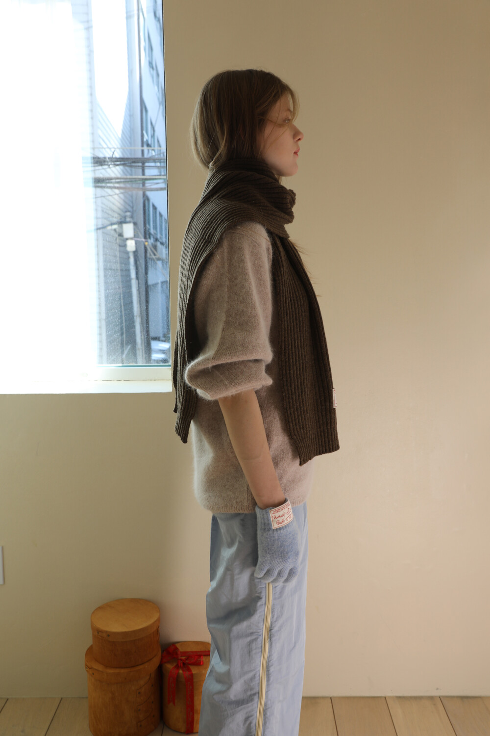knit muffler, brown