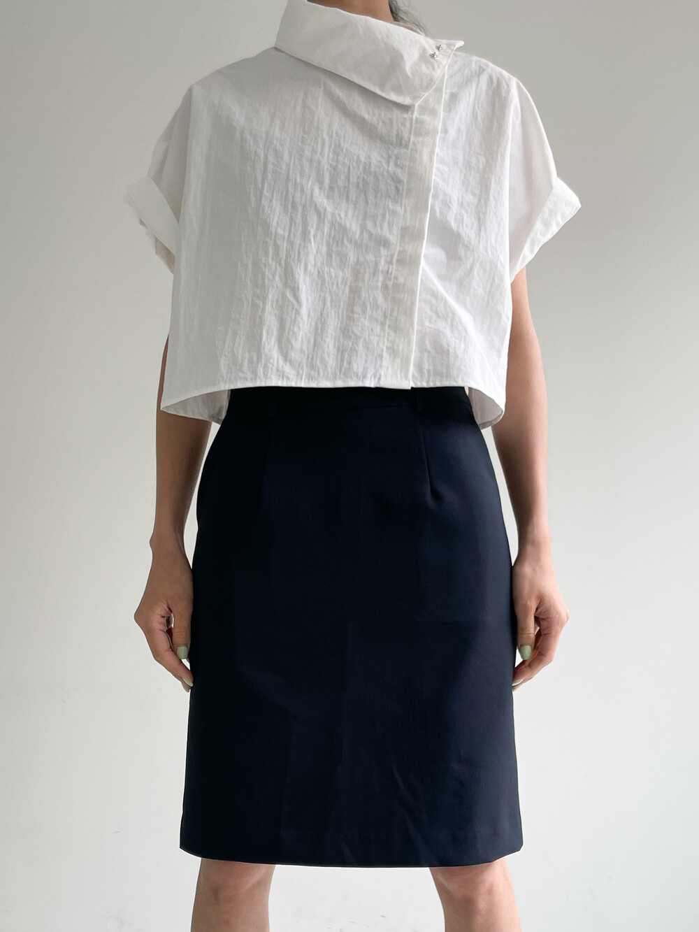 HIGH NECK BUTTON BLOUSE (2COLOR)