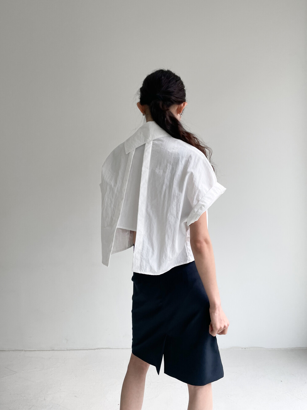 HIGH NECK BUTTON BLOUSE (2COLOR)