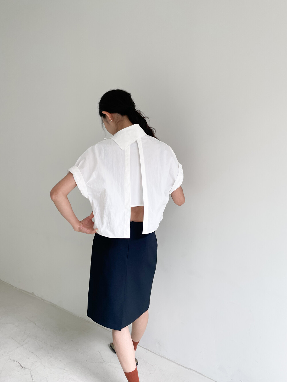 HIGH NECK BUTTON BLOUSE (2COLOR)