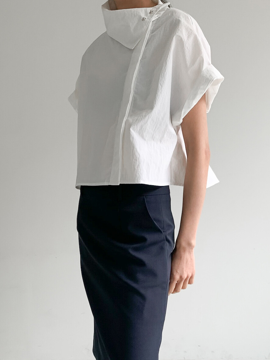 HIGH NECK BUTTON BLOUSE (2COLOR)