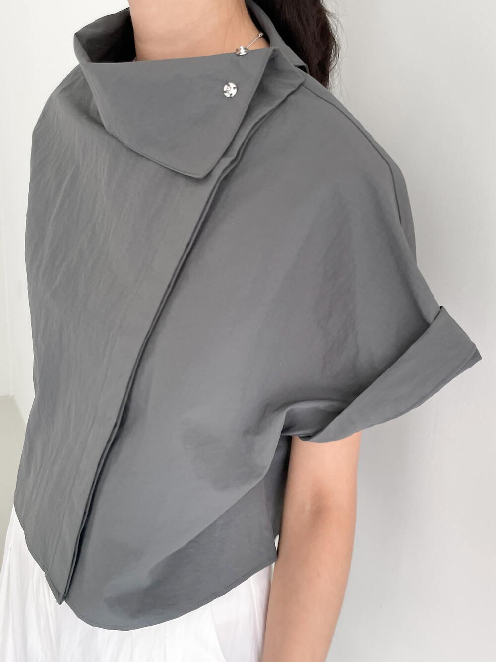 HIGH NECK BUTTON BLOUSE (2COLOR)