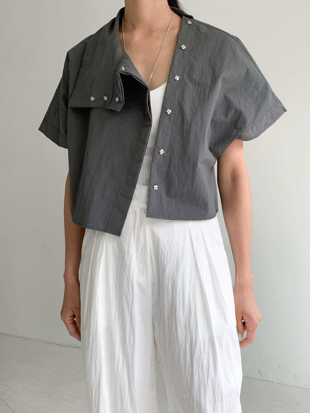 HIGH NECK BUTTON BLOUSE (2COLOR)