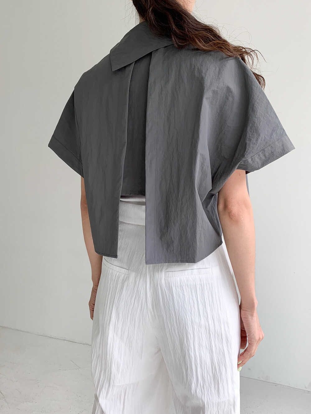 HIGH NECK BUTTON BLOUSE (2COLOR)