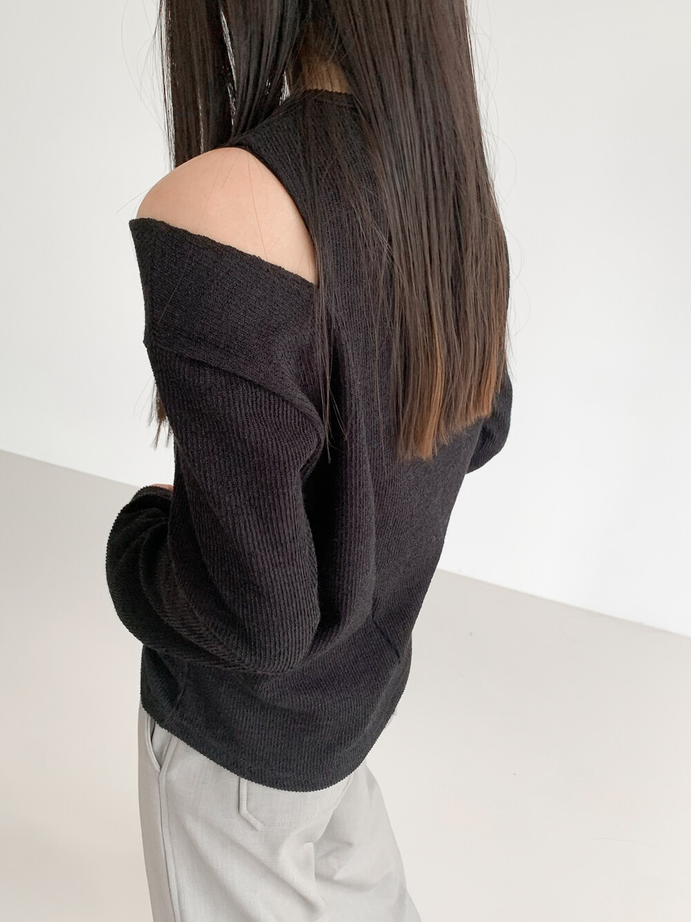 SHOULDER CUTTING TOP (3COLOR)