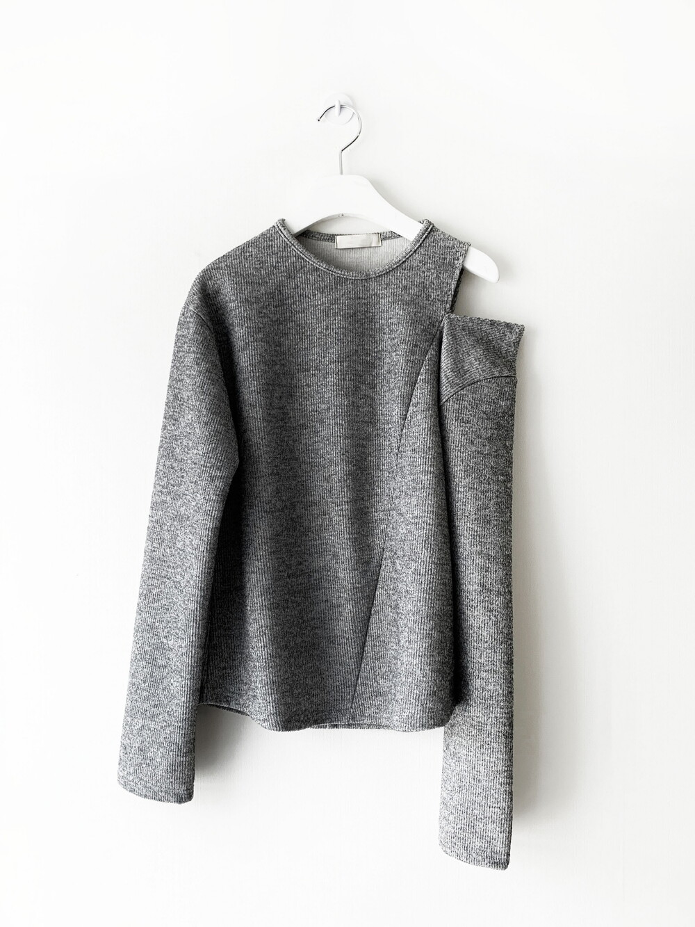 SHOULDER CUTTING TOP (3COLOR)