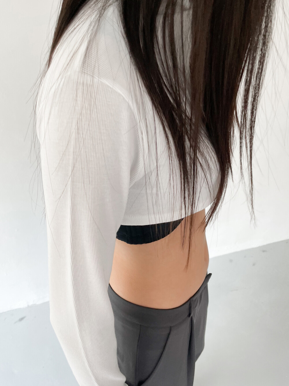 SLIT CROP TOP (2COLOR)