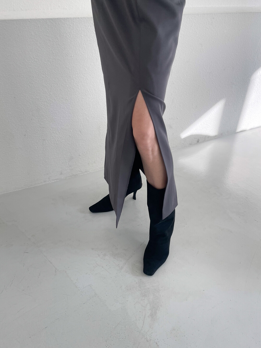 FRONT SLIT SKIRT (2COLOR)