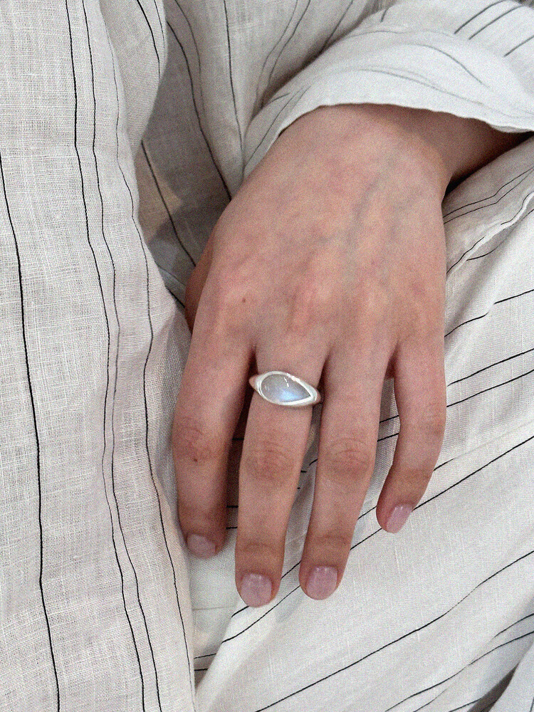 water drop ring (moonstone)