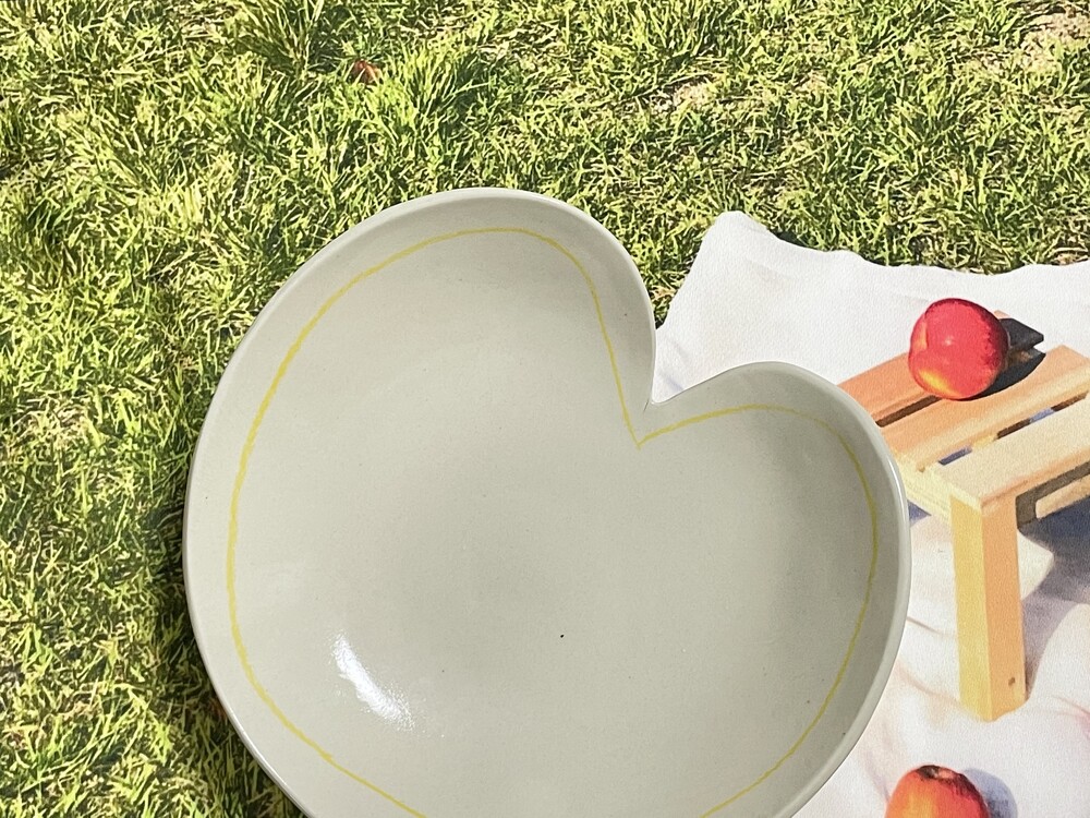 yellow heart plate