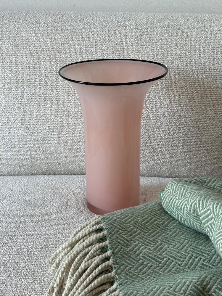 Blush vase, pale pink