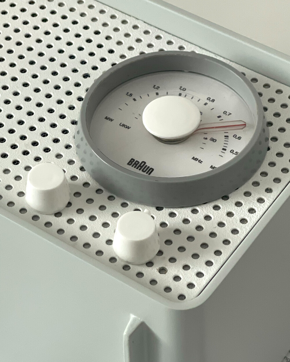 BRAUN SK2/2 Tube Radio [Light Gray]