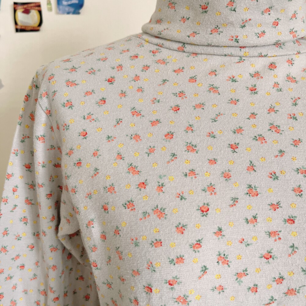 orange&yellow flower high-neck top