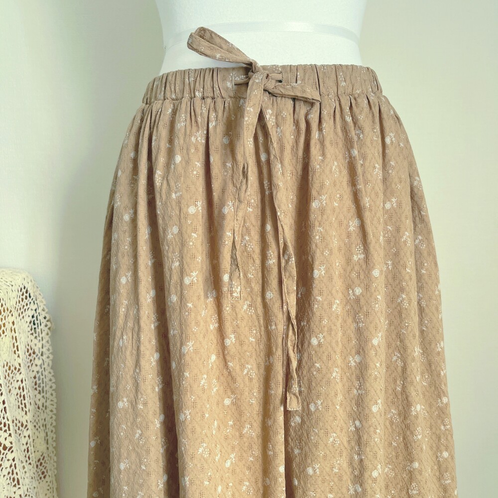 sm2 dark beige mini flower back point sk