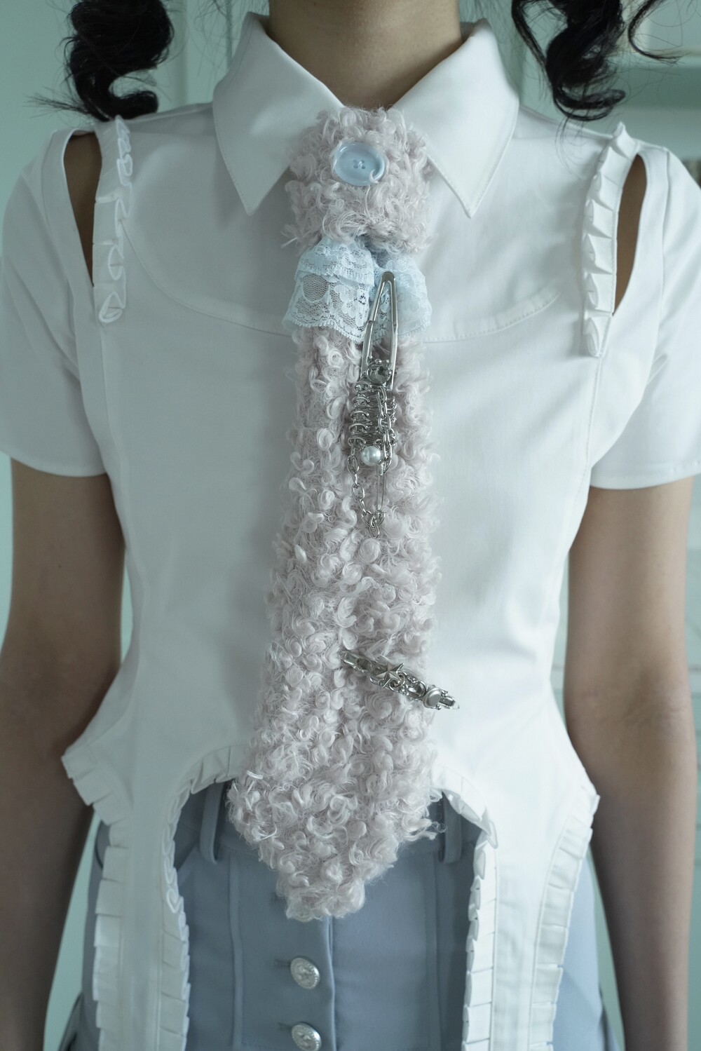 Fluffy Tie- Ivory