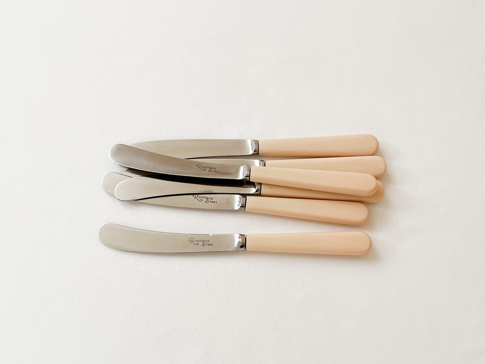 1920s creamy vanilla jam & butter knife