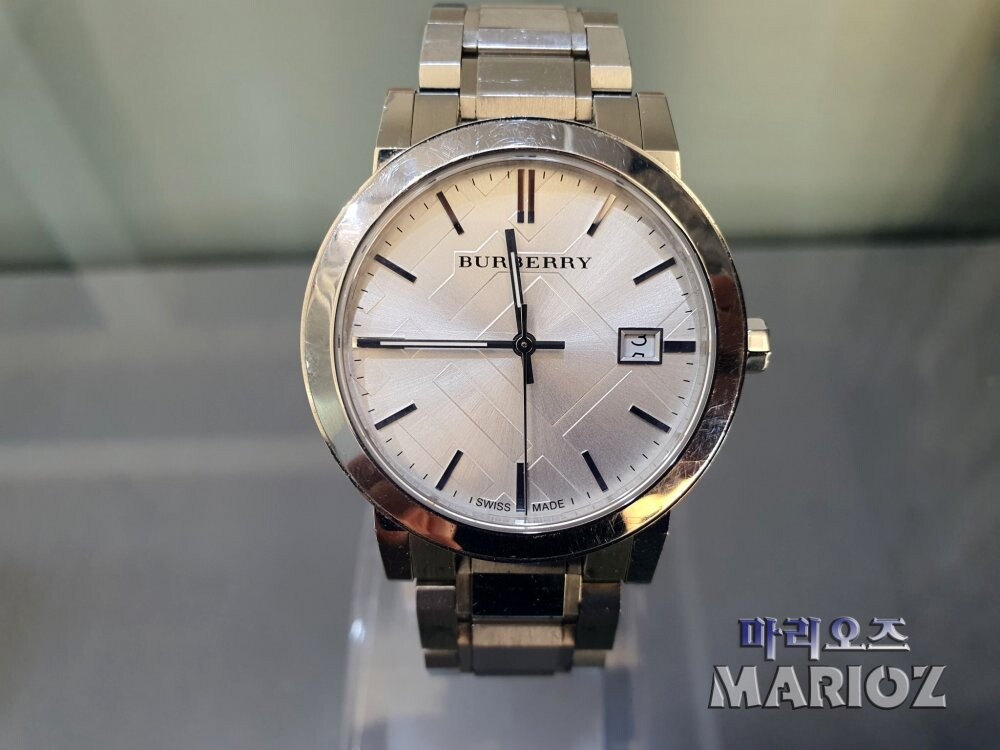 버버리 남녀공용시계 BU9000