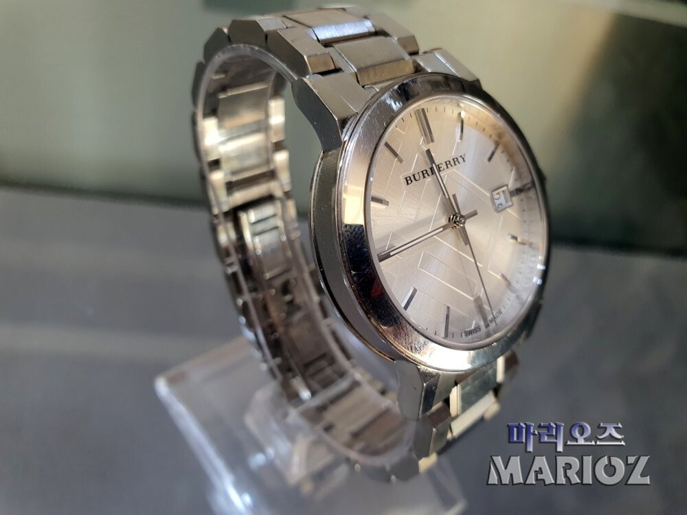 버버리 남녀공용시계 BU9000