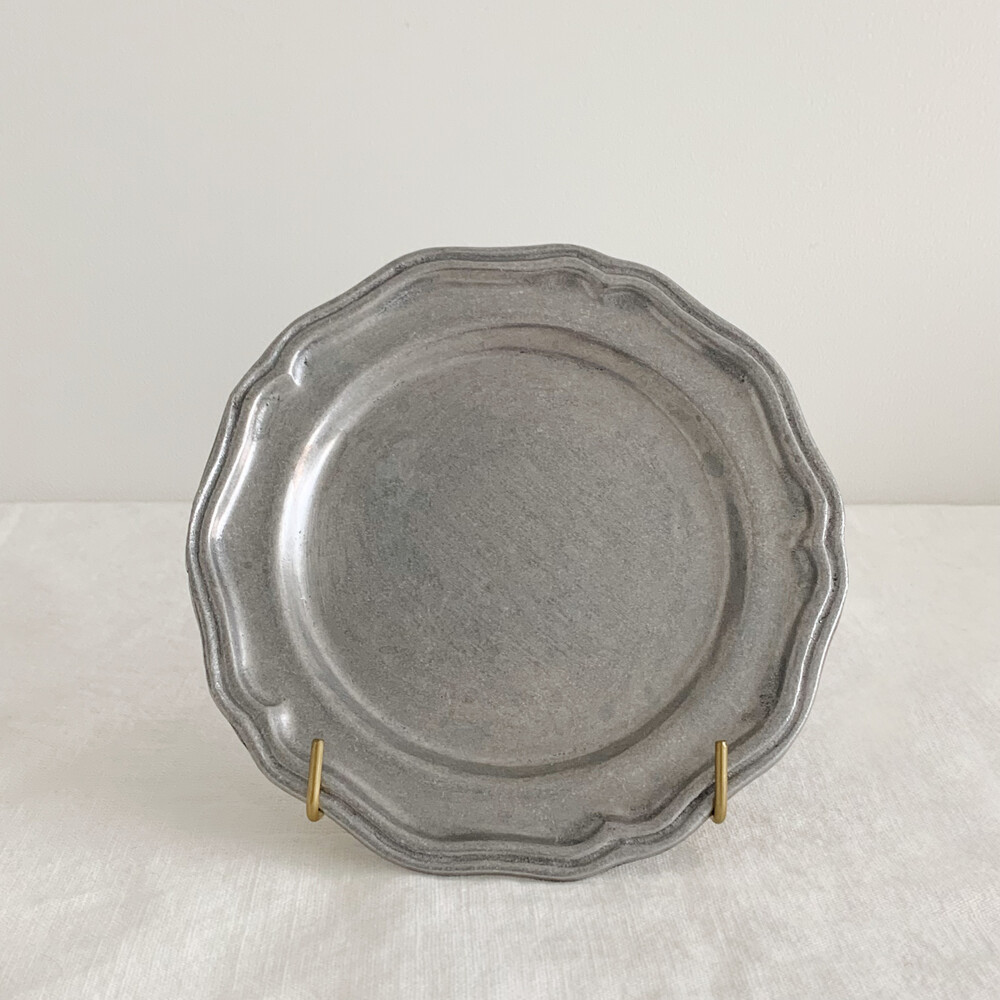 1960s Carson queen petal pewter plate