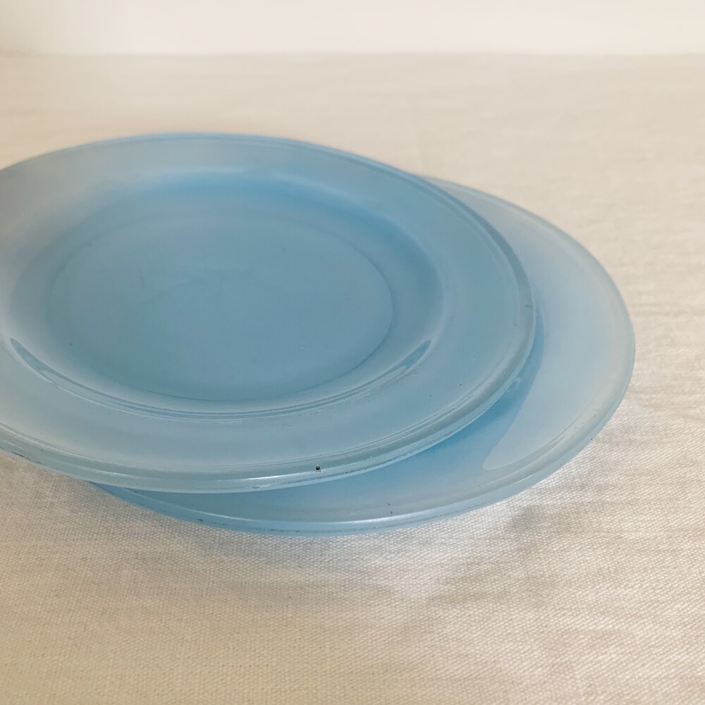 1970s Pyrex sky blue plate