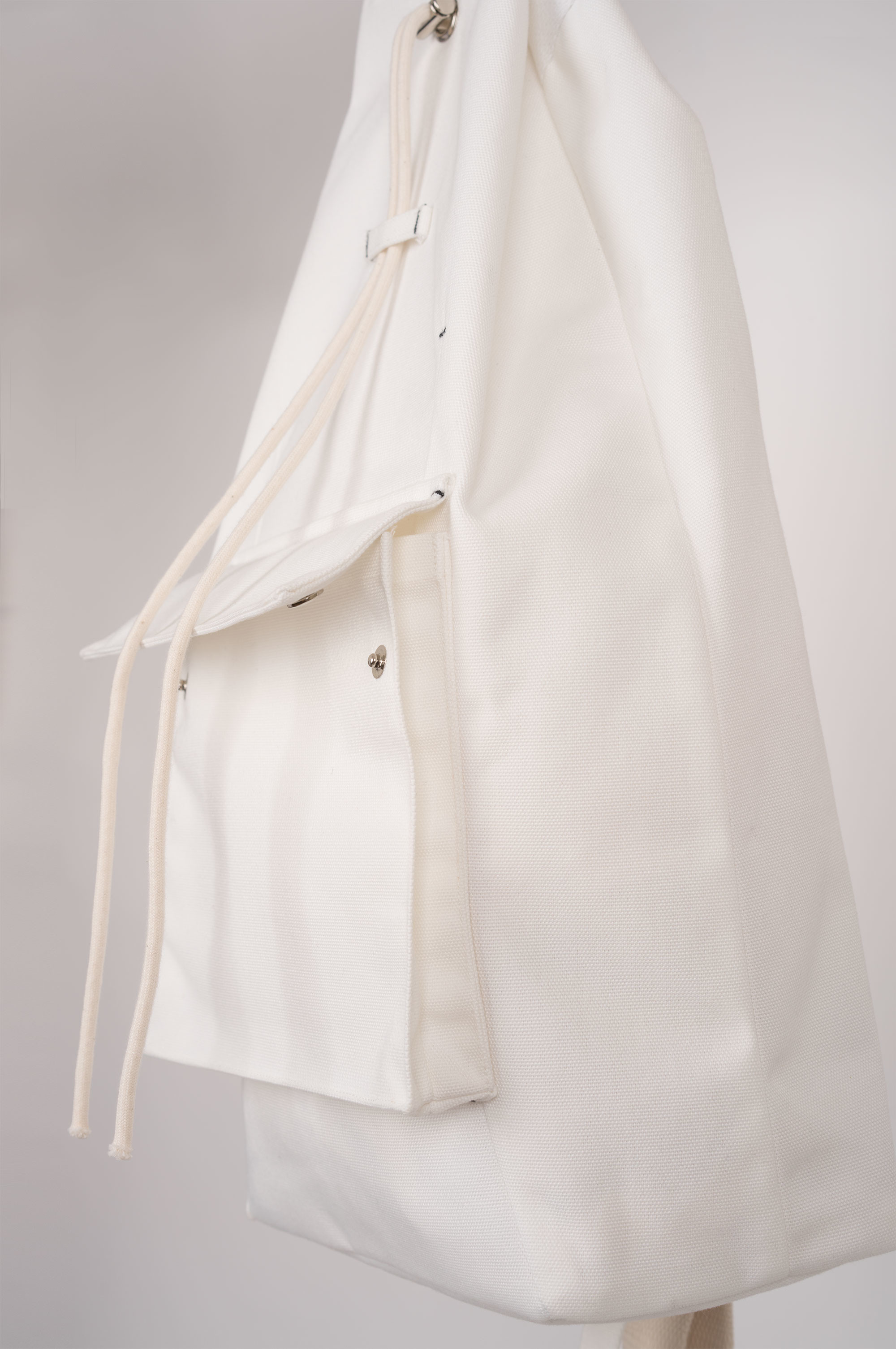 ONE SHOULDER DRAWSTRING BAG - CREAM WHITE