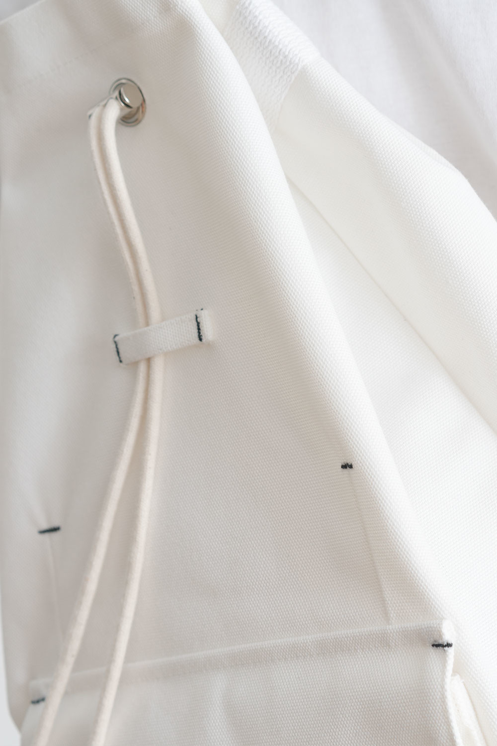 ONE SHOULDER DRAWSTRING BAG - CREAM WHITE