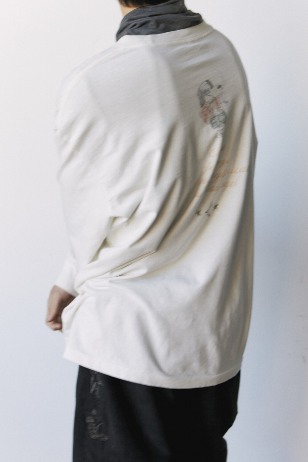 (11.16 PM6:00) HANK Long Sleeve 'starmie' - used white
