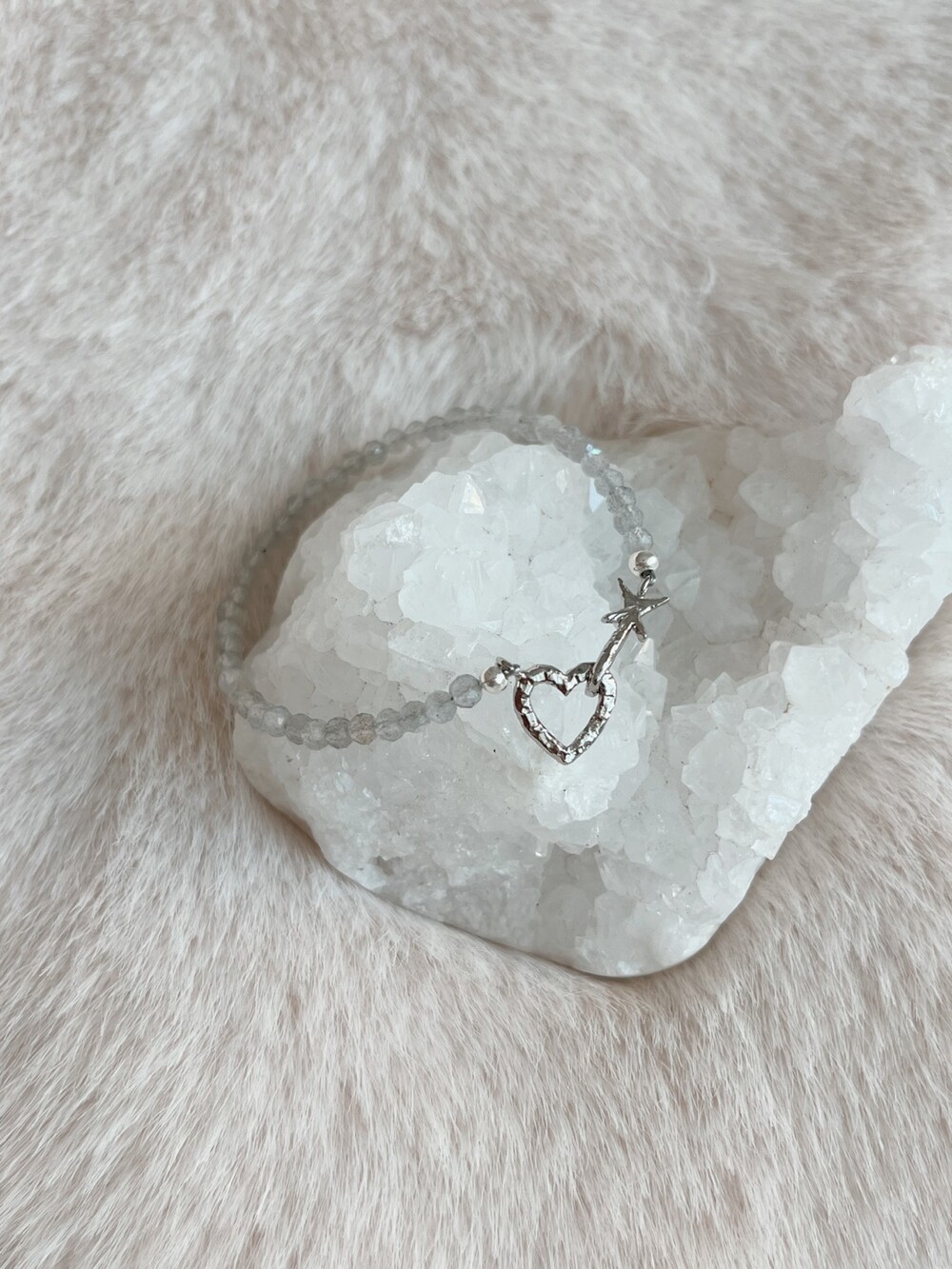 cupid ♡ bracelet. (grey)