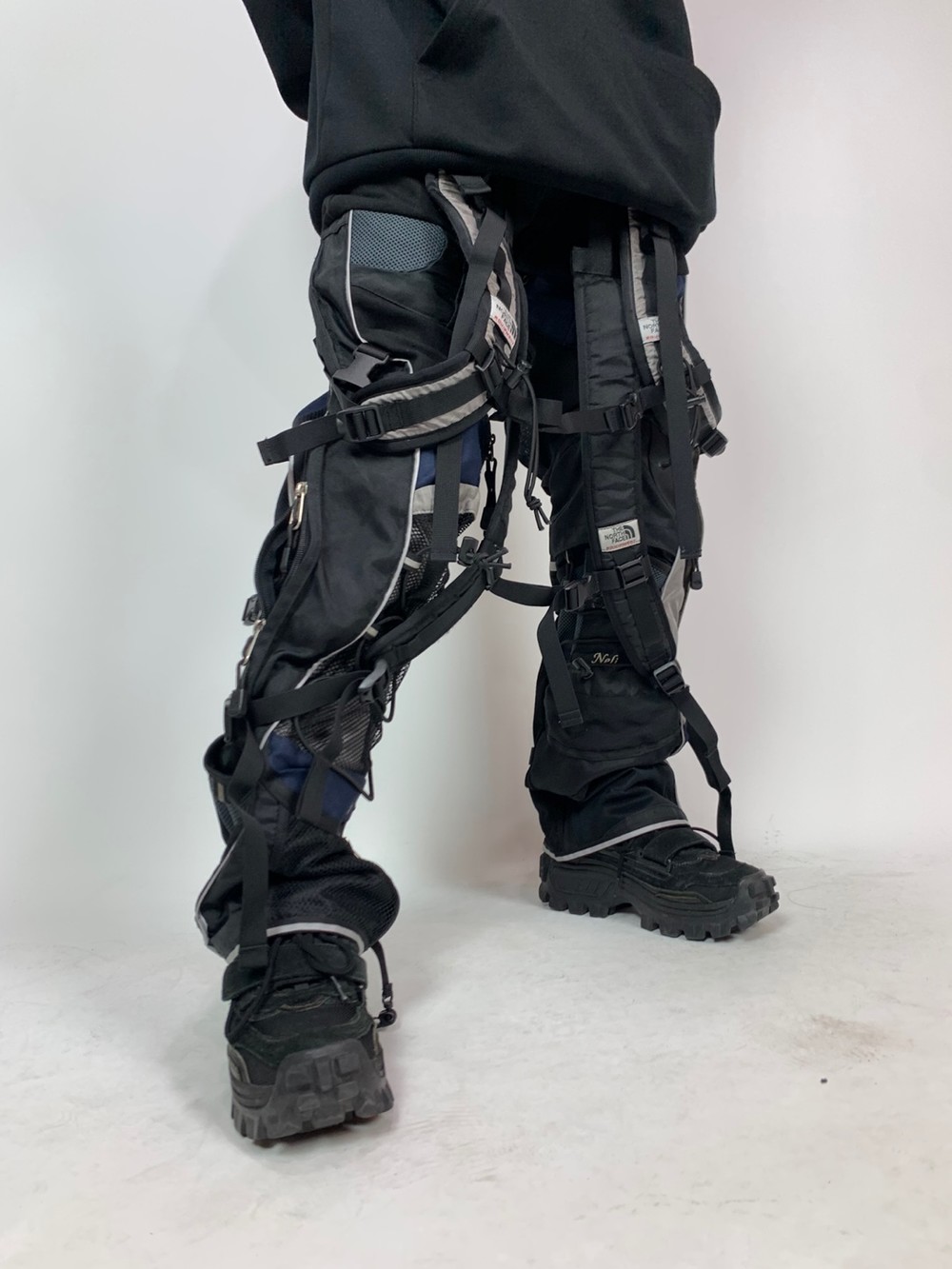 Double backpack detail pants CT0046