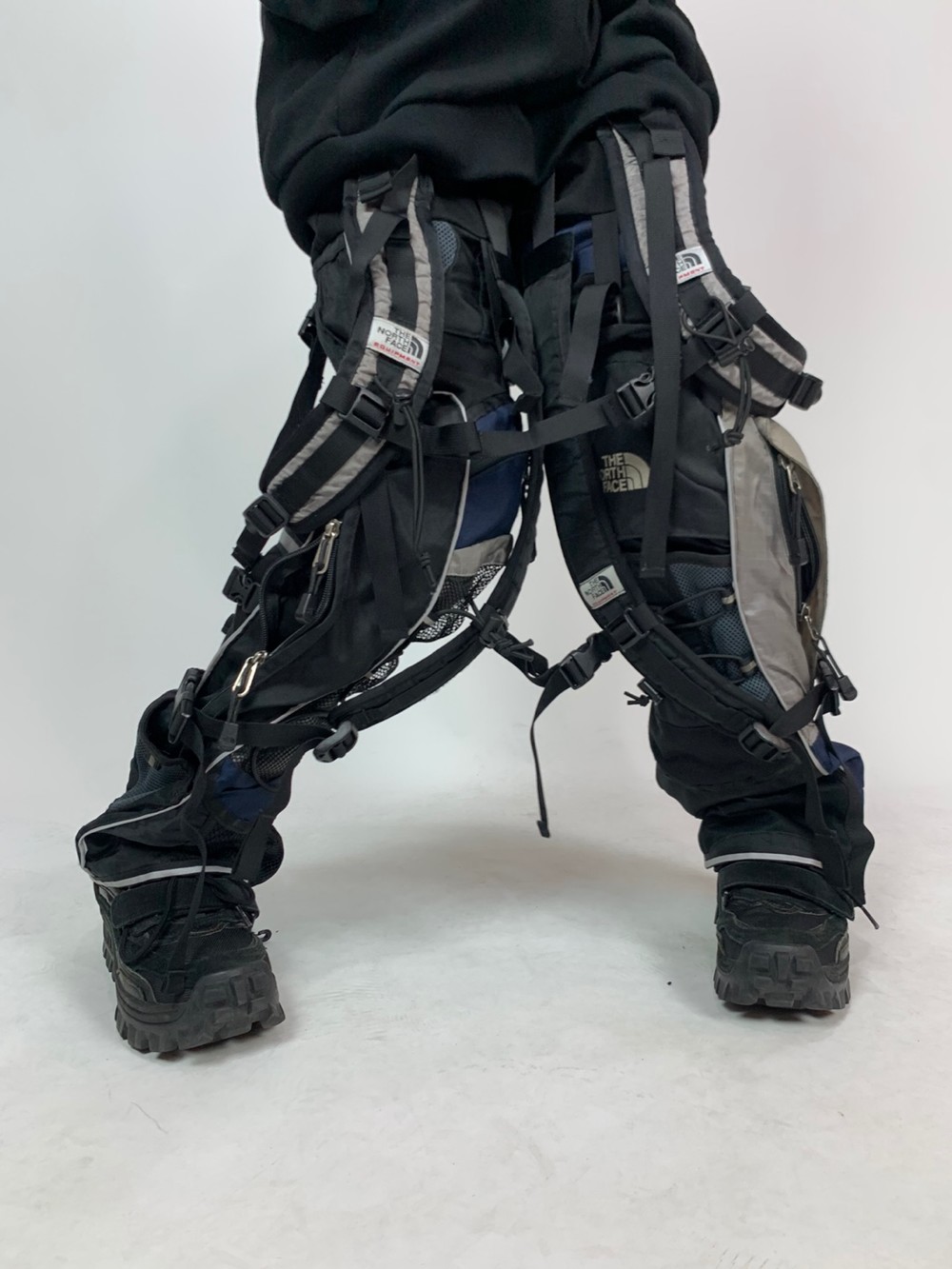 Double backpack detail pants CT0046