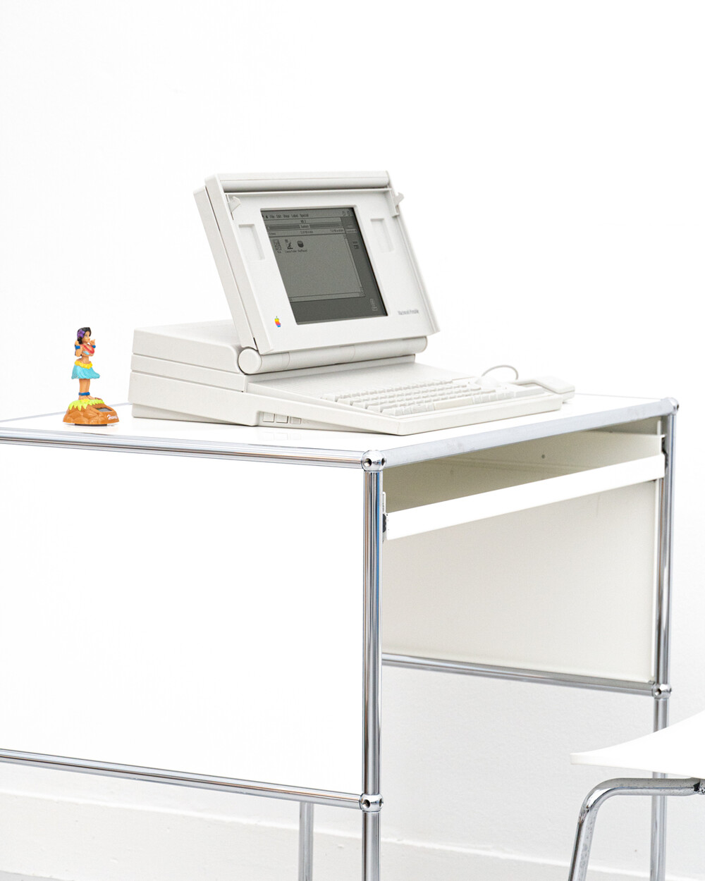 USM haller Small Desk White