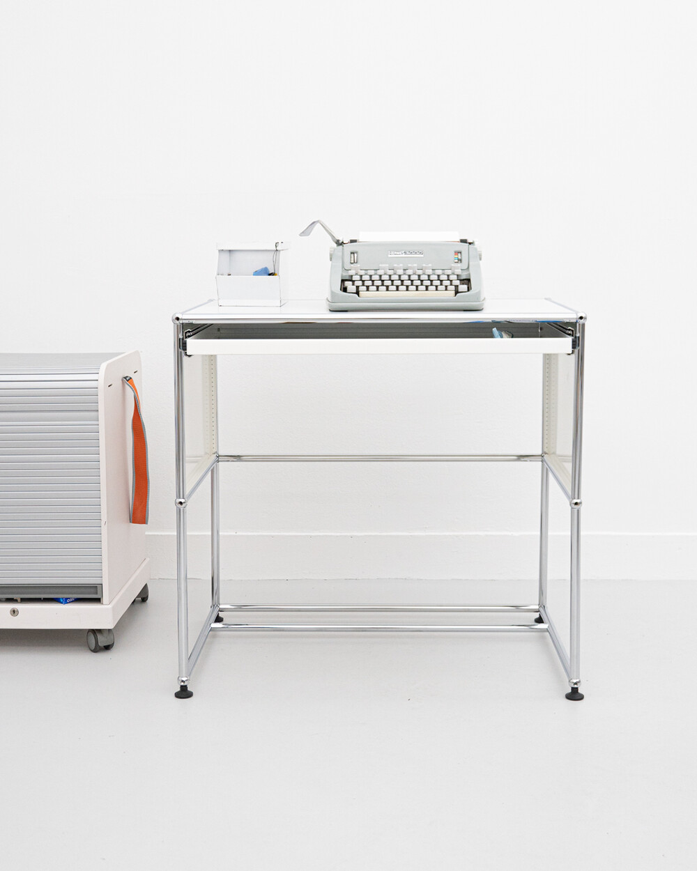 USM haller Small Desk White