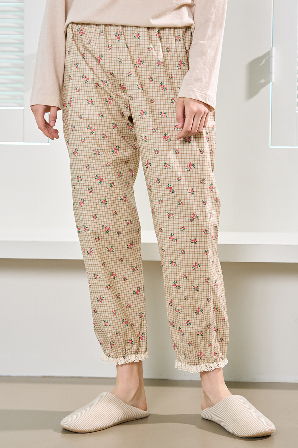 LL-621 잔꽃체크 레이스9부바지 2COLOR