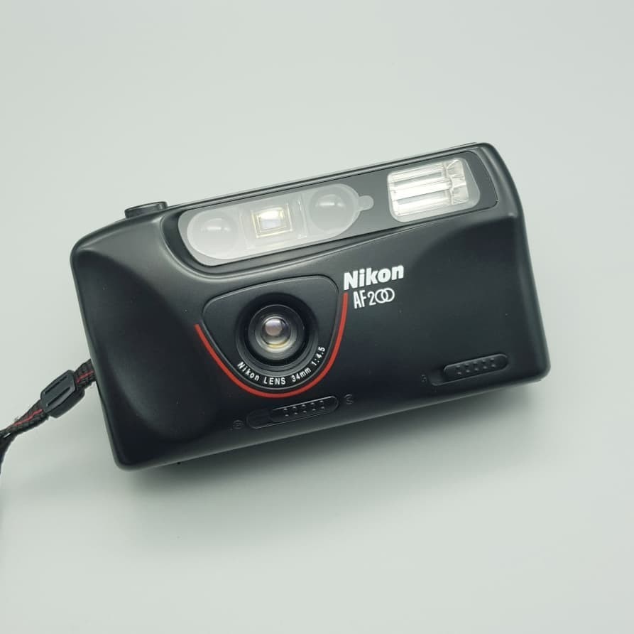 NIKON AF 200