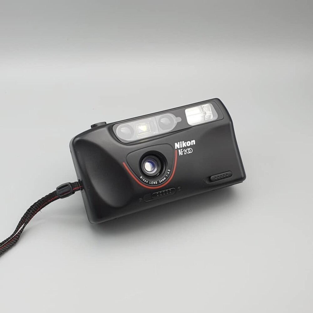 NIKON AF 200