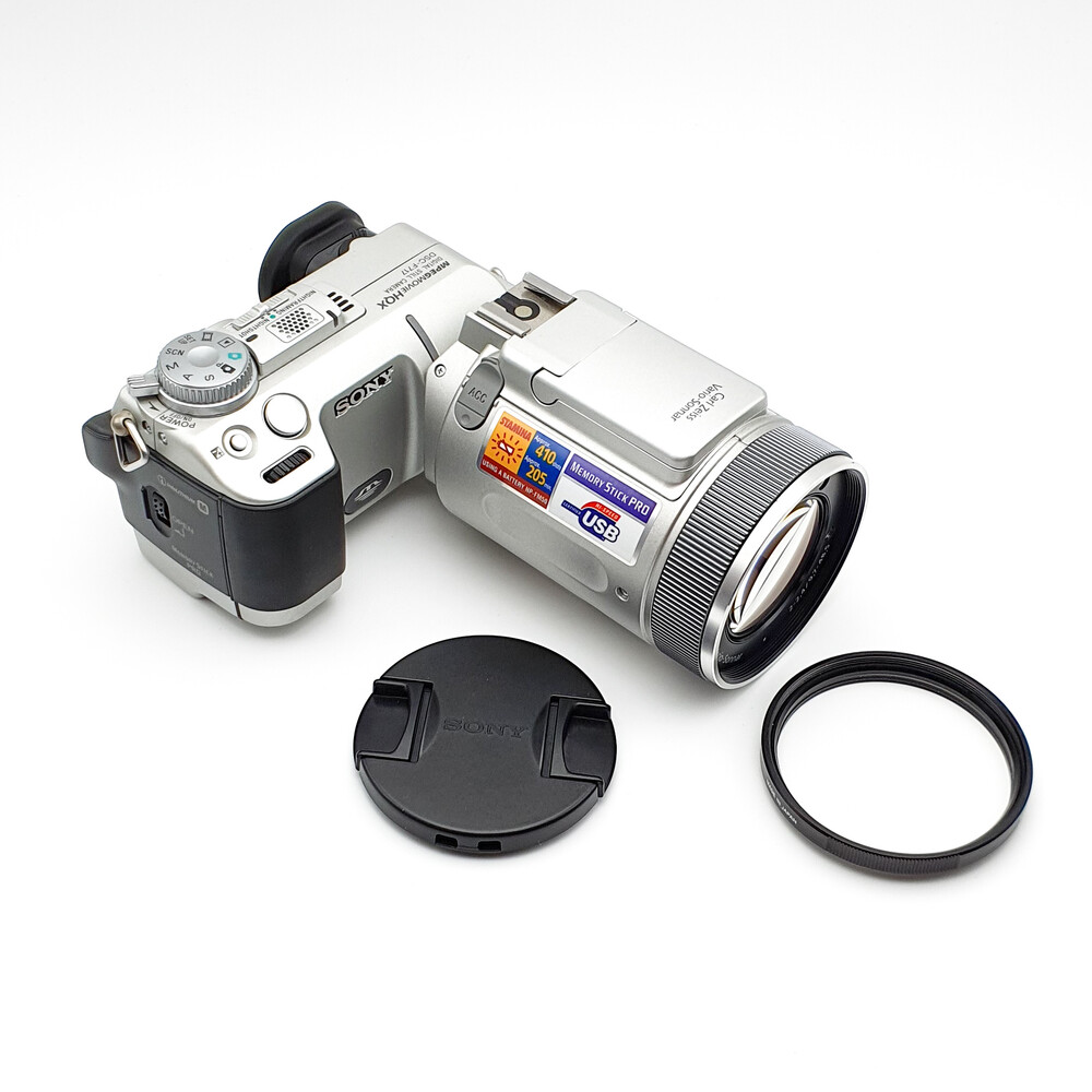 소니 DSC-F717