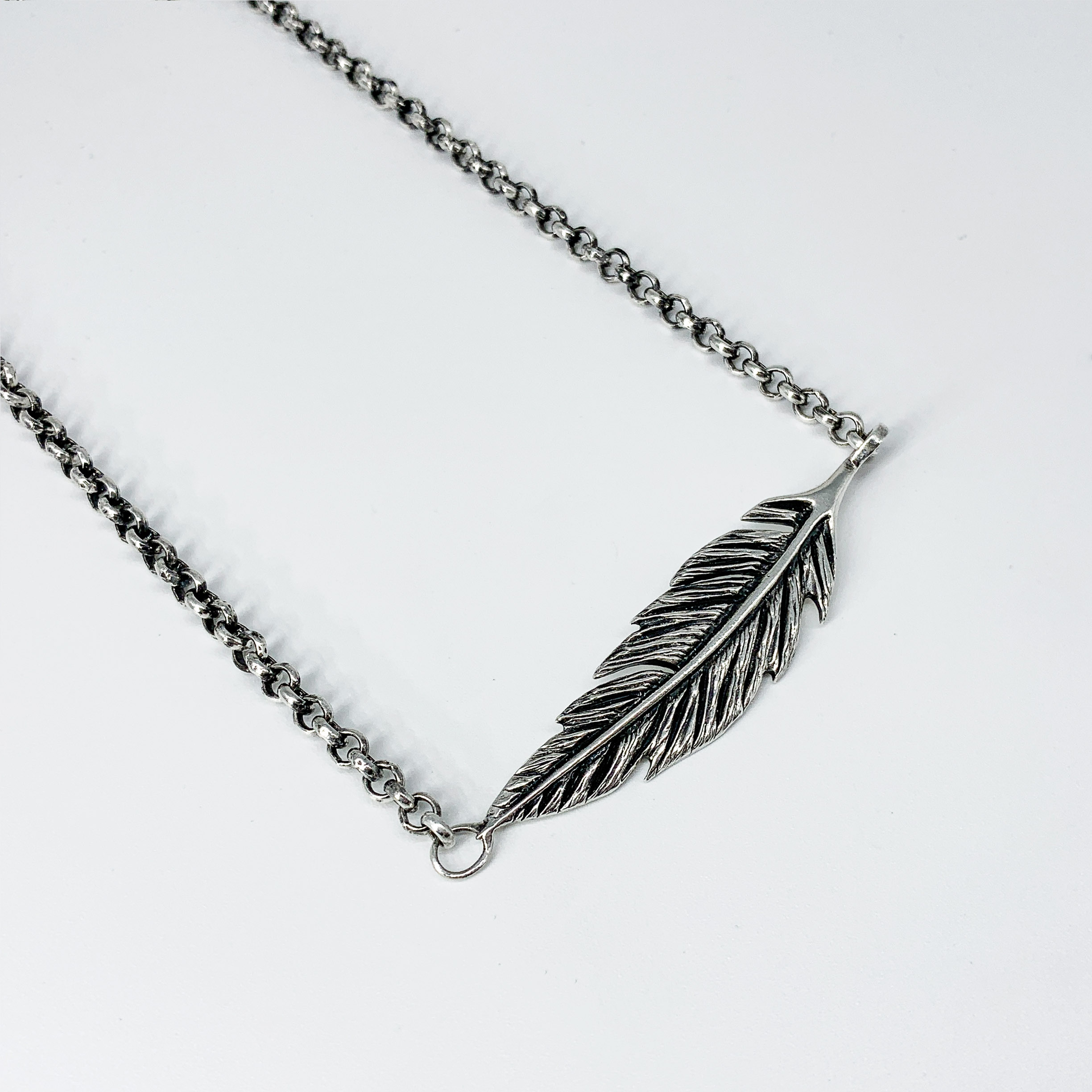 sharp leaf necklace