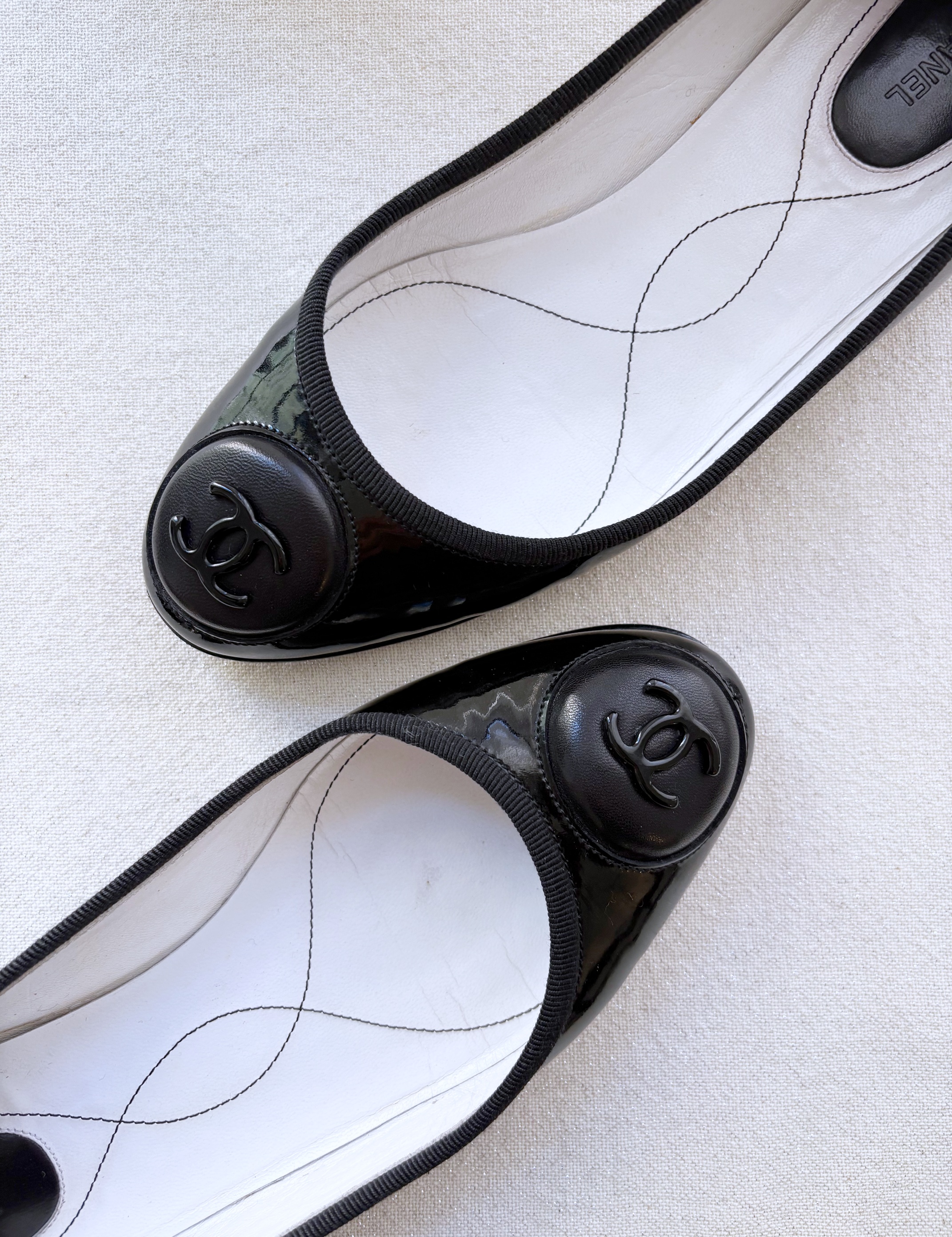 CHANEL Circle Logo Ribbon Flats (36.5)