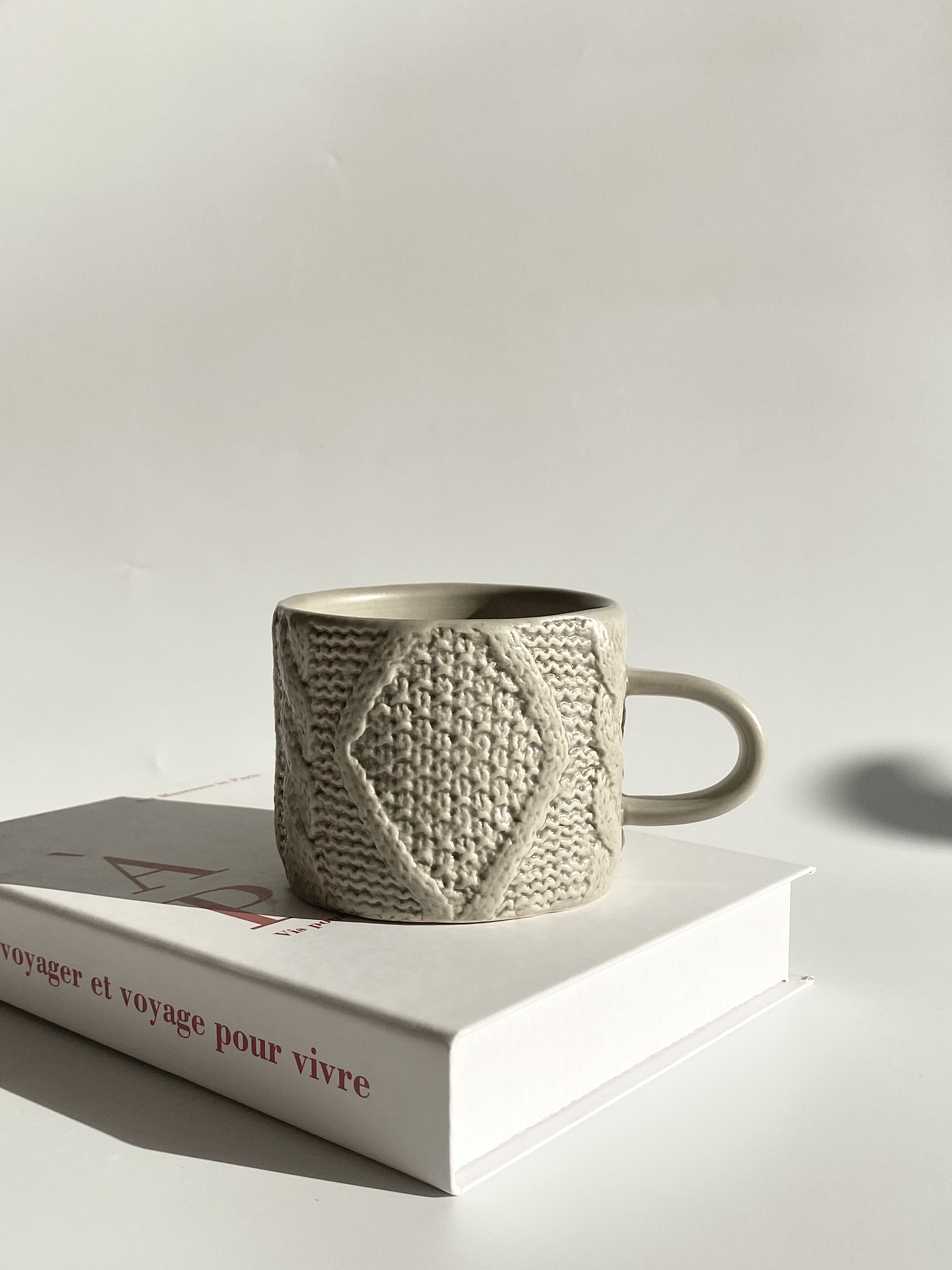 knit Mug 01 _ silver grey